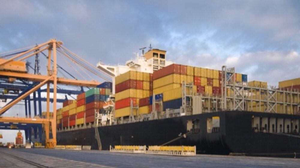 Hapag-Lloyd to Fit Container Fleet With Real-Time Tracking Devices ...